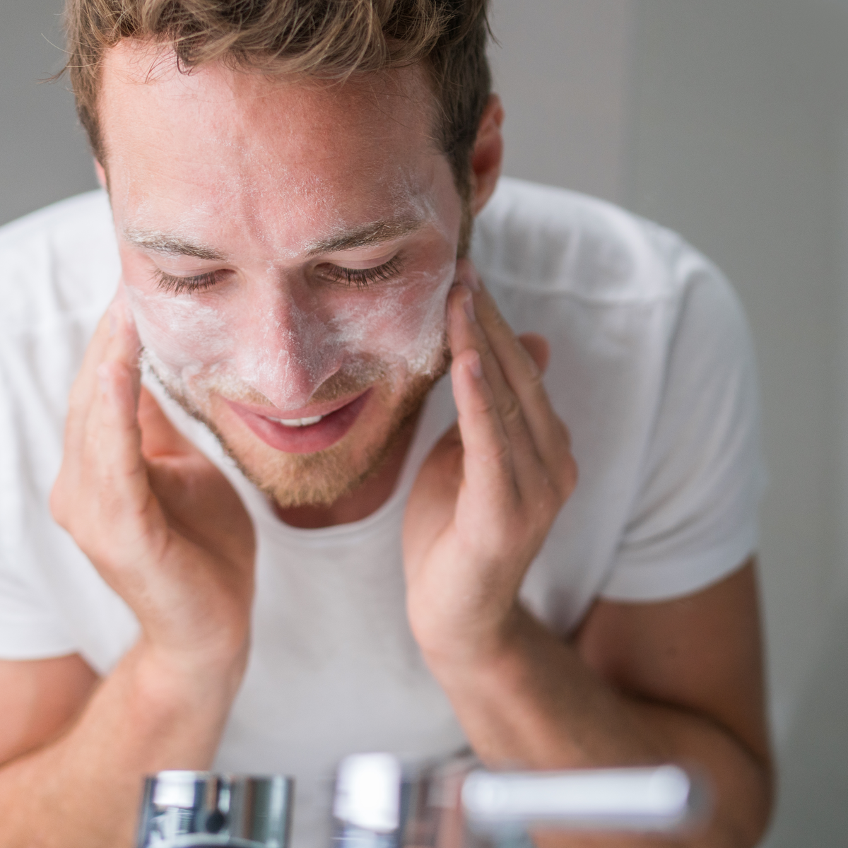 Man washing face - St Louis Lipo